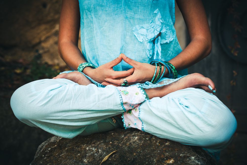 The Power Of Yoga Mudras + 3 Mudras For Beginners With Step-By-Step ...